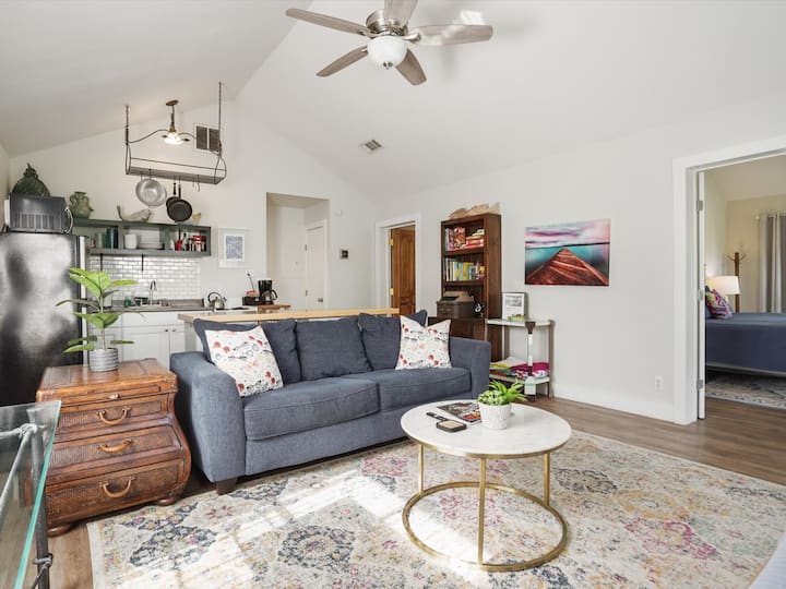 Lakefront Renovated Upstairs Duplex With King Beds - Lake Travis, TX