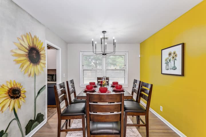 East Wichita W. Pool Table And Kingbed/ Near Wsu - Wichita, KS