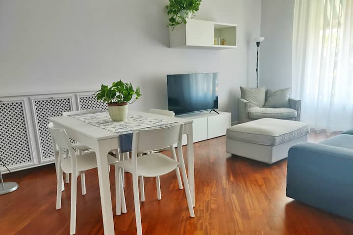 Large Apartment With Living Room In Center Parma - Parma
