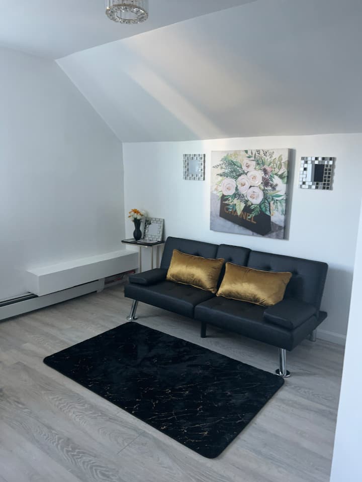 Fully Furnished Apartment - Shelton, CT