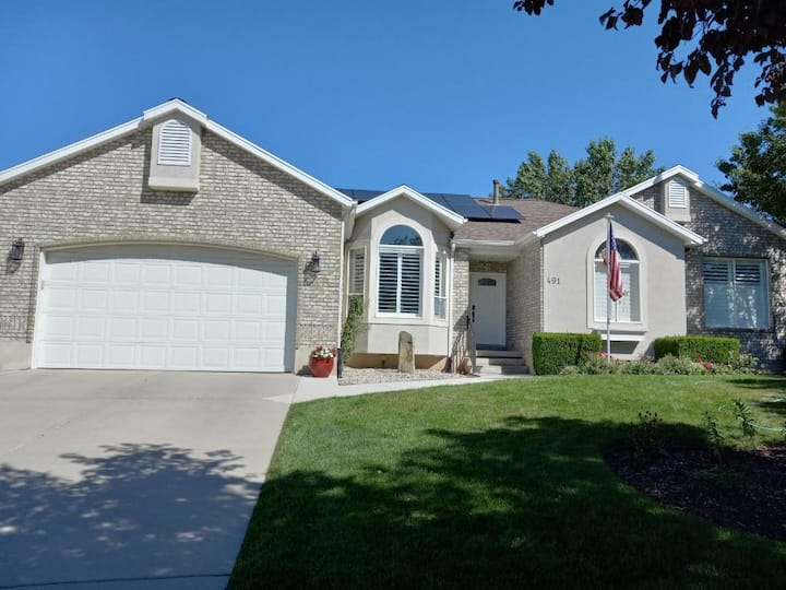Wow! Spacious , Newly Remodeled Basement Level - South Jordan, UT