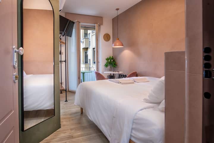 Pink Flamingo Balcony Studio By Central Station - Milan