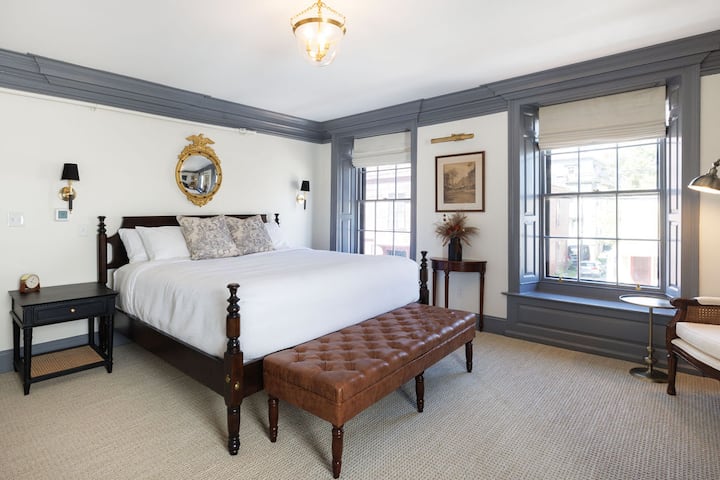 The Davenport Inn: Superior Two-bedroom Suite - Dover, NH