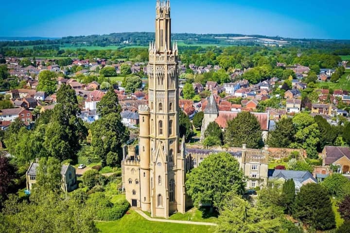 The Hadlow Tower - セブノークス