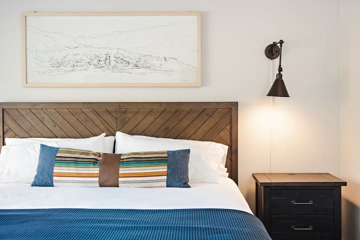Iron Mt Hot Spgs Condo #207 | Mtn Views | Sleeps 4 - Glenwood Springs, CO