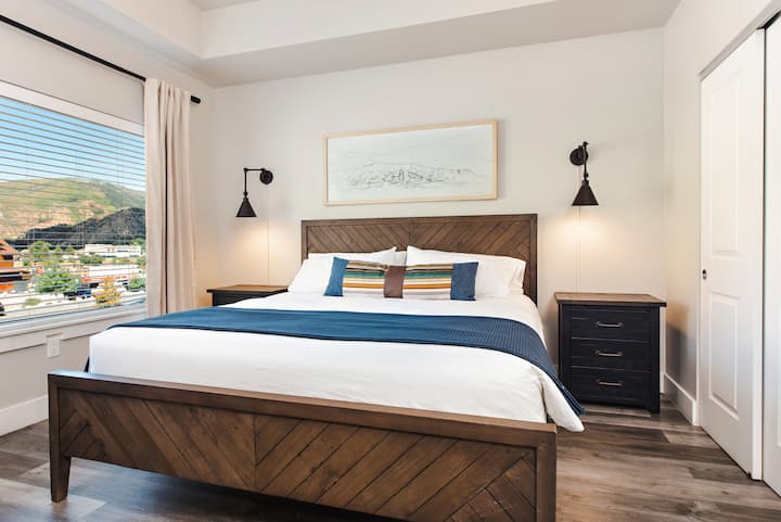 Iron Mt Hot Spgs Condo #207 | Mtn Views | Sleeps 4 - Glenwood Springs, CO