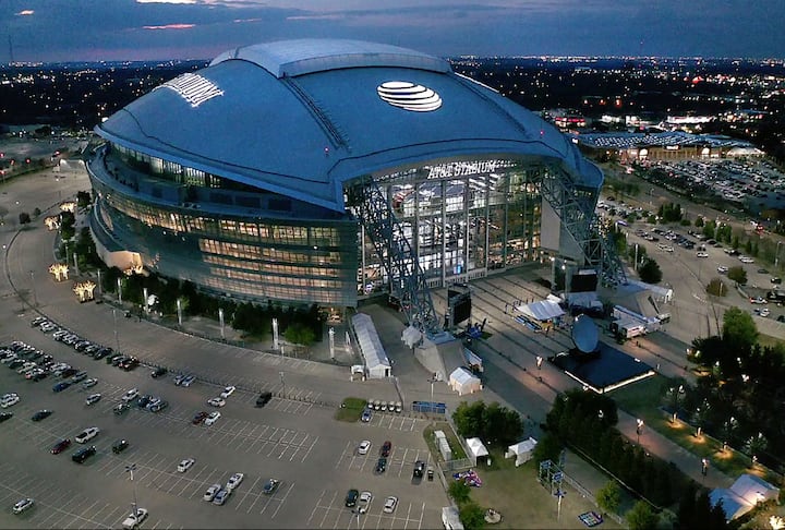 Cowboys Stadium Walk To Att Texas Live Six Flags - Arlington