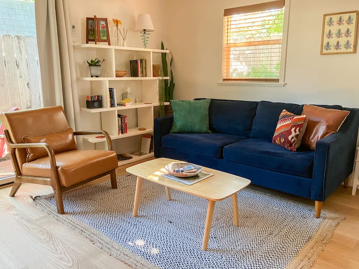 Cozy Casita With Covered Parking - Austin, TX
