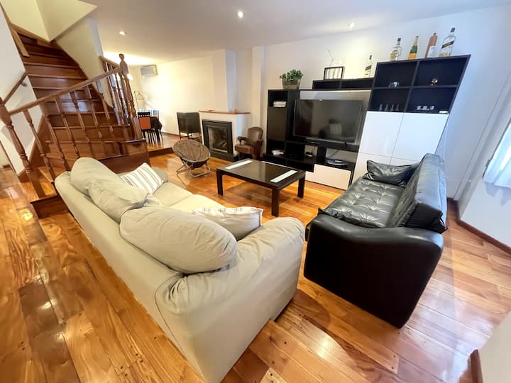 Casona Imperdible De Tres Pisos En Gran Ubicación - Buenos Aires