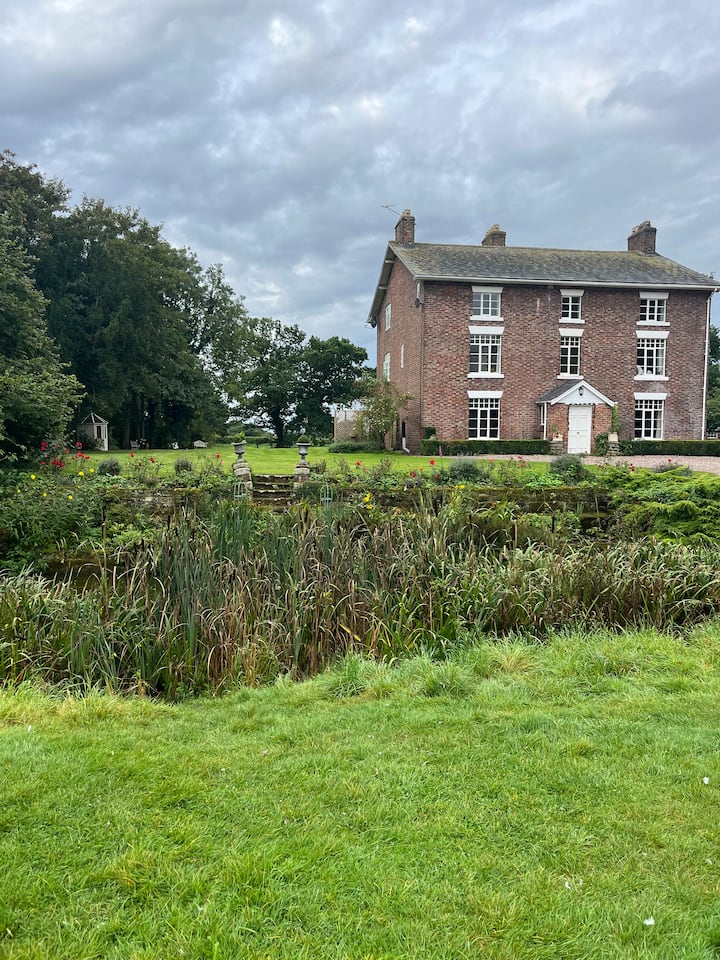 Garden Flat - Cheshire