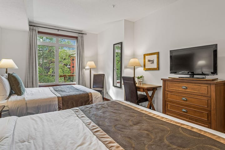 Blackstone Hotel Rm/2 Queen Beds/pool/hot Tub - Canmore