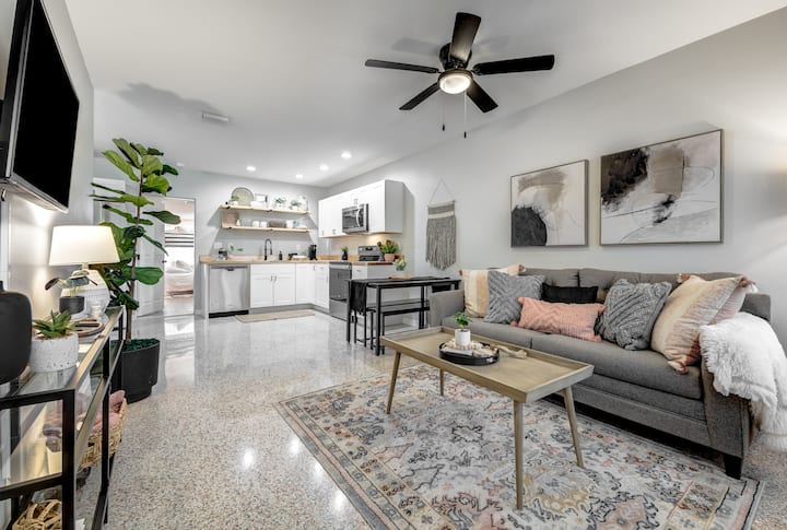 The Guava House - Coastal Arts District Getaway-a - Melbourne Beach, FL