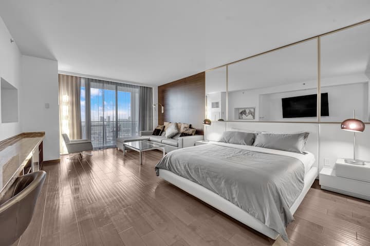 52nd Floor Amazing Balcony Studio Strip View - Las Vegas, NV