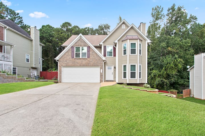 Family & Pet-friendly 4br | Sunroom + Fenced Yard - Auburn, GA