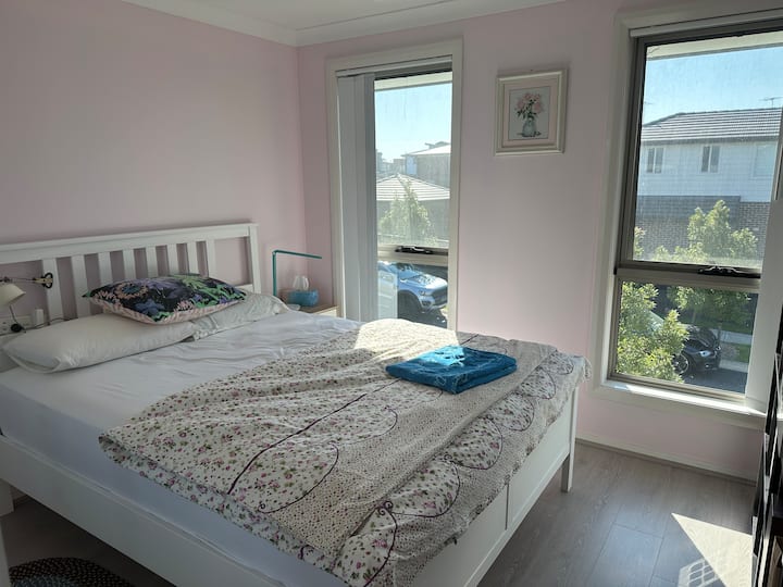 Bardia Queen-bed Room With Shared Bathroom - Saint Andrews