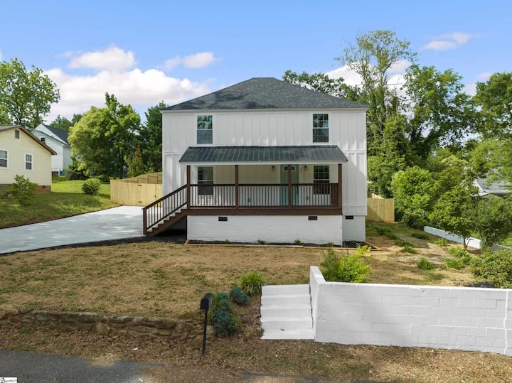 5br 4b Huge Space With Game Barn - Greenville, SC