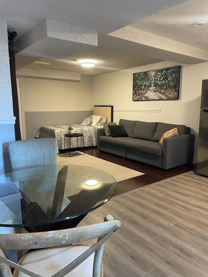 Private Suite - Ajax By The Lake - Ajax