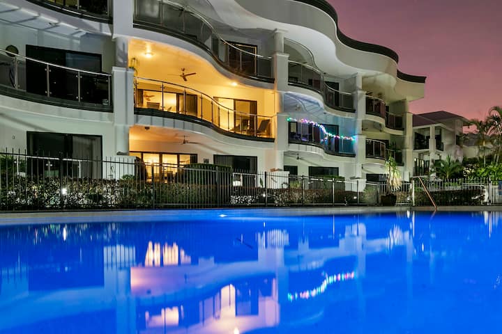 Elegant 3br Cairns Esplanade Apartment;pool & View - Cairns