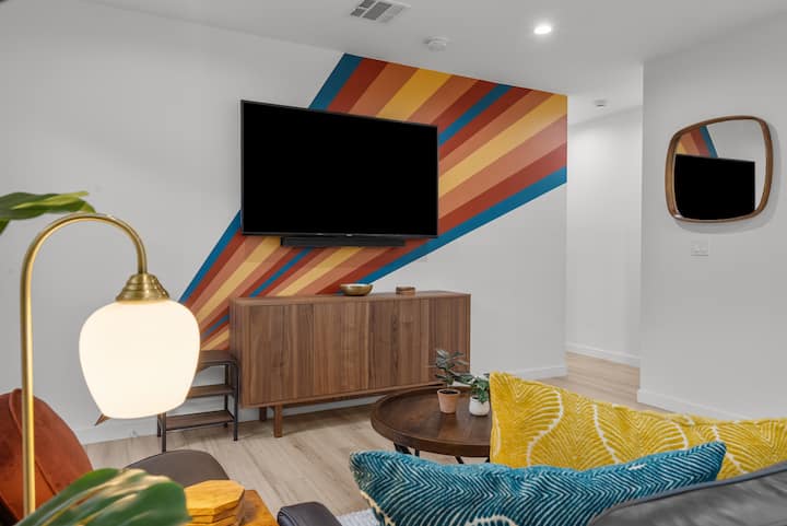 Lovely N. Hills Guesthouse, Private Parking/patio - Los Angeles, CA