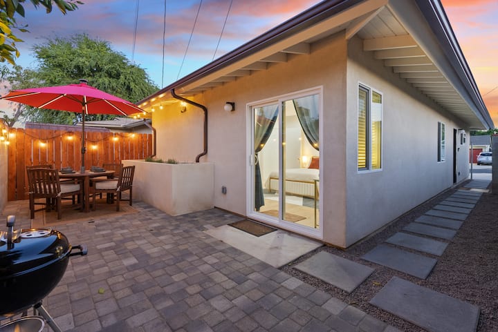 Lovely N. Hills Guesthouse, Private Parking/patio - Los Angeles, CA