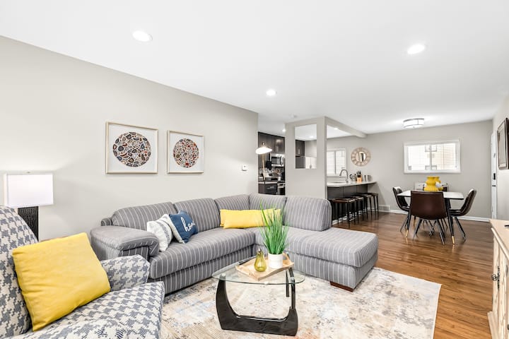 *New* Updated 2br Royal Oak Apt - Birmingham, MI