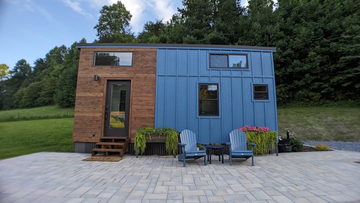 Beautiful Blue Tiny Home - Biltmore, TN