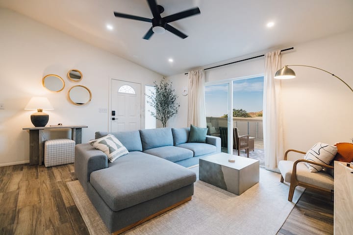 Perfect Holiday Getaway: Hot Tub+ Fire Pit + Games - Joshua Tree, CA