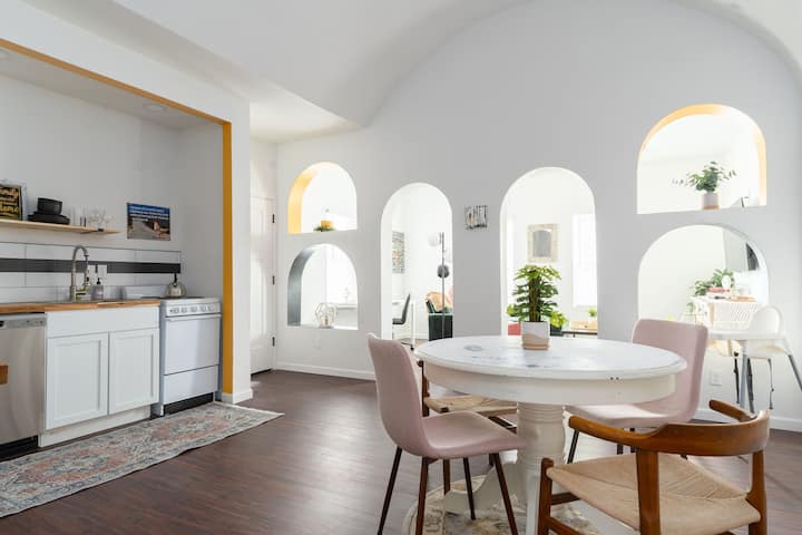 The Goldman Arches • Beautiful, Downtown Adjacent - Boathouse District - Oklahoma City