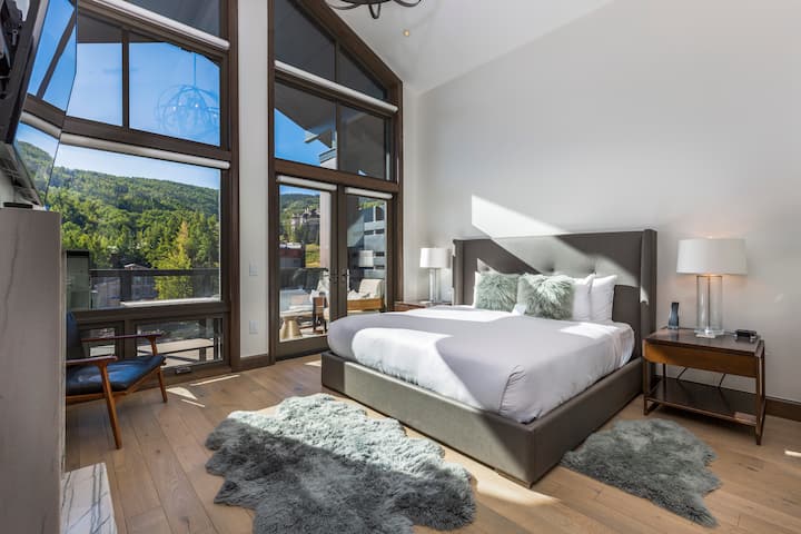 Epic Ski-in/ski-out Top Floor Luxury Residence! - Snowmass Village, CO