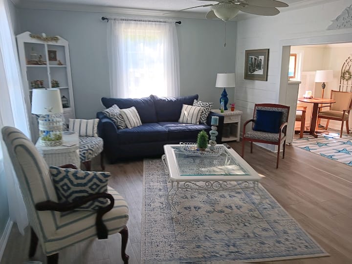 Private Cozy Cottage-15 Mins From Downtown Apex! - Apex, NC