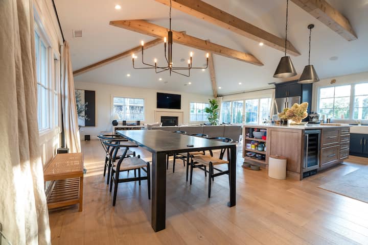 Beautiful Bellport Village Oasis - Bellport, NY