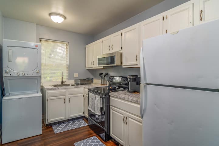 Ruby Bijar| 2nd Floor 1br Retreat W/ Natural Light - Washington, D.C.
