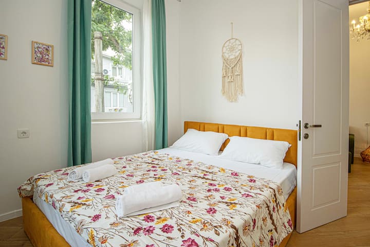 Colorful Apartment Near Fabrika - Tbilisi