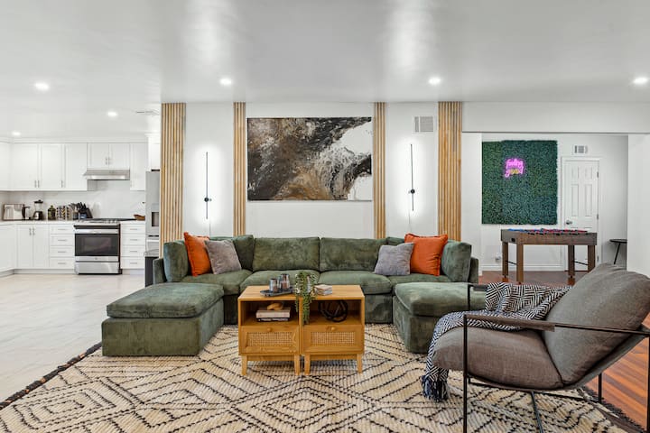 14 Ppl Estate W/pool. Near Universal Studios! - San Fernando, CA