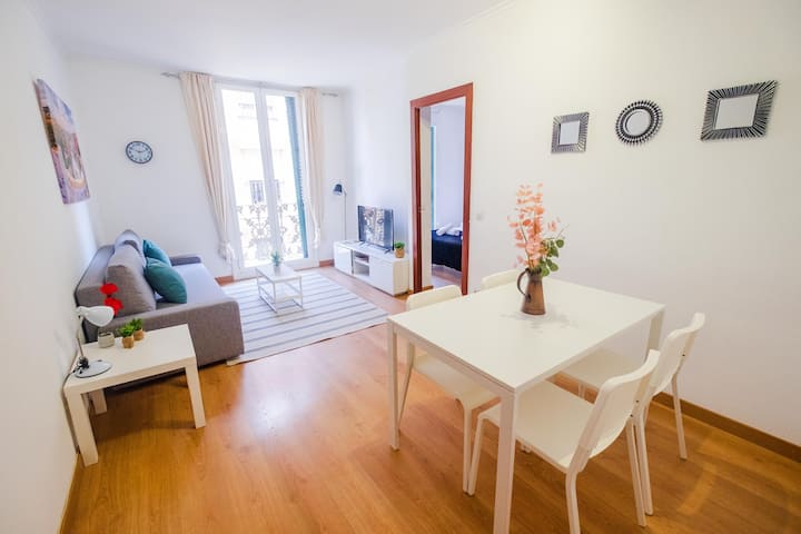 Spacious 3bd/2bth Apartment In Gracia - Badalona