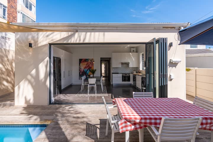 Stylish Three Bedrooms & Pool In Sea Point - Cape Town