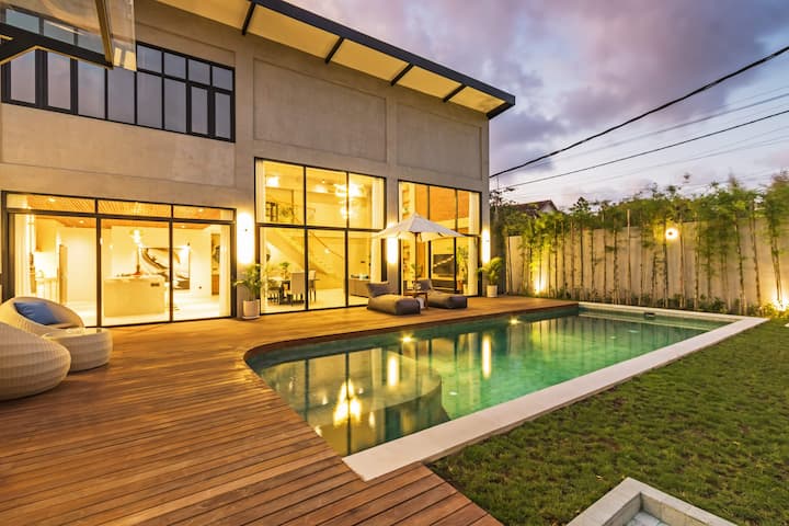 Manresa Villa - 4br Villa In Berawa, Bali - Canggu