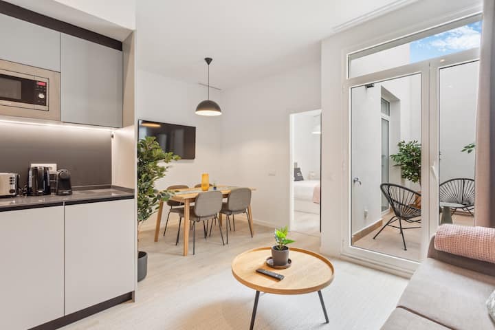 Limehome Valencia Cadiz | 1-bedroom Apt + Terrace - Valencia