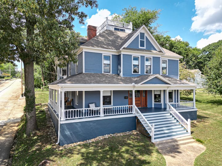 Large Historic Home Near Ut & Downtown | Sleeps 16 - Knoxville, TN