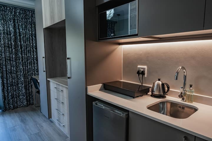 Bachelor Suite - Sleeps Max 2 - Pretoria