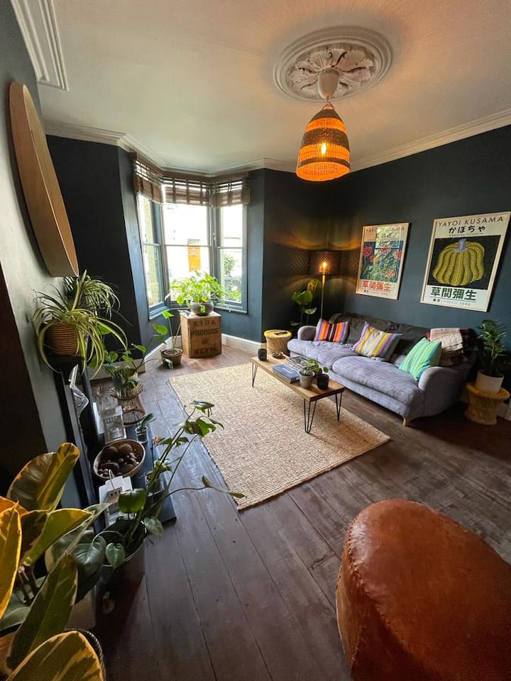 Charming 2 Bed Garden House - Bristol
