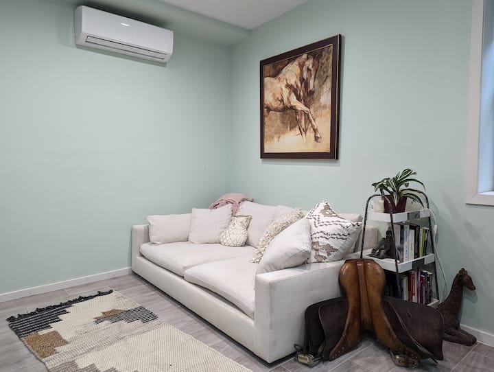 Private One Bedroom Guest Suite - Philadelphia, PA
