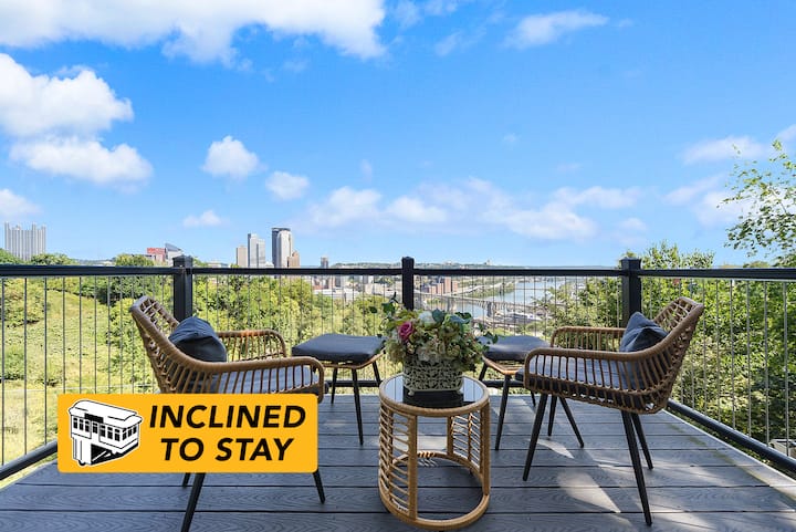 City View Sanctuary ~ Hot Tub, Abundant Parking - Pittsburgh, PA