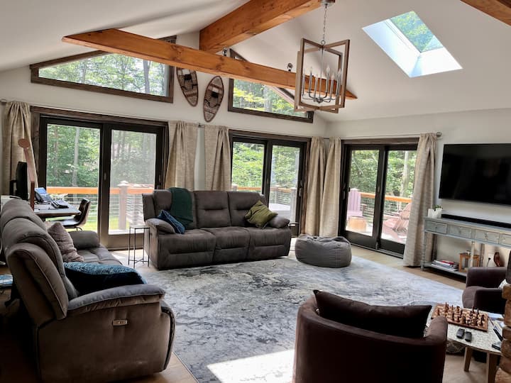 Hottub Lakenaomi 4br Dream House! - Pocono Lake, PA