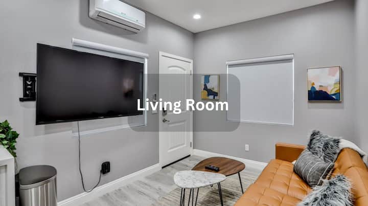 Perfect Work Spot: 1 Bed & Office. Sa Downtown - Santa Ana, CA