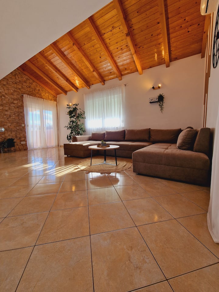 Villa Luka-savršena Za Obitelji,bazen,jacuzzi,vrt - Trogir