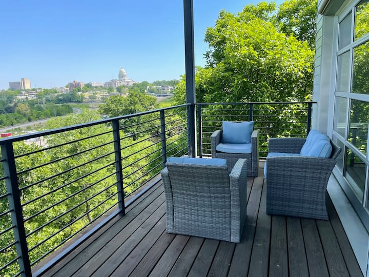 Stylish Views In Downtown Little Rock - Little Rock, AR