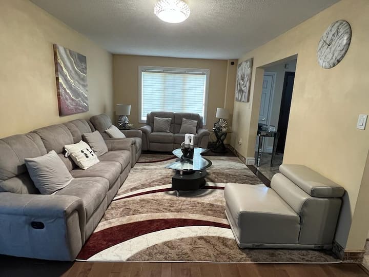 Executive Home - Barrie
