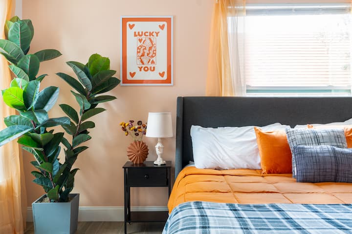 The Regal Residence | Near Busch Gardens | Central - Tampa