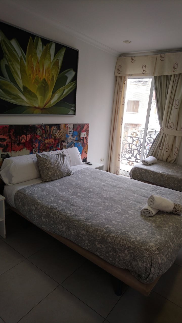 Habitación 3pax A/c+tv+baño Centro Wifi 1km Playa - Málaga